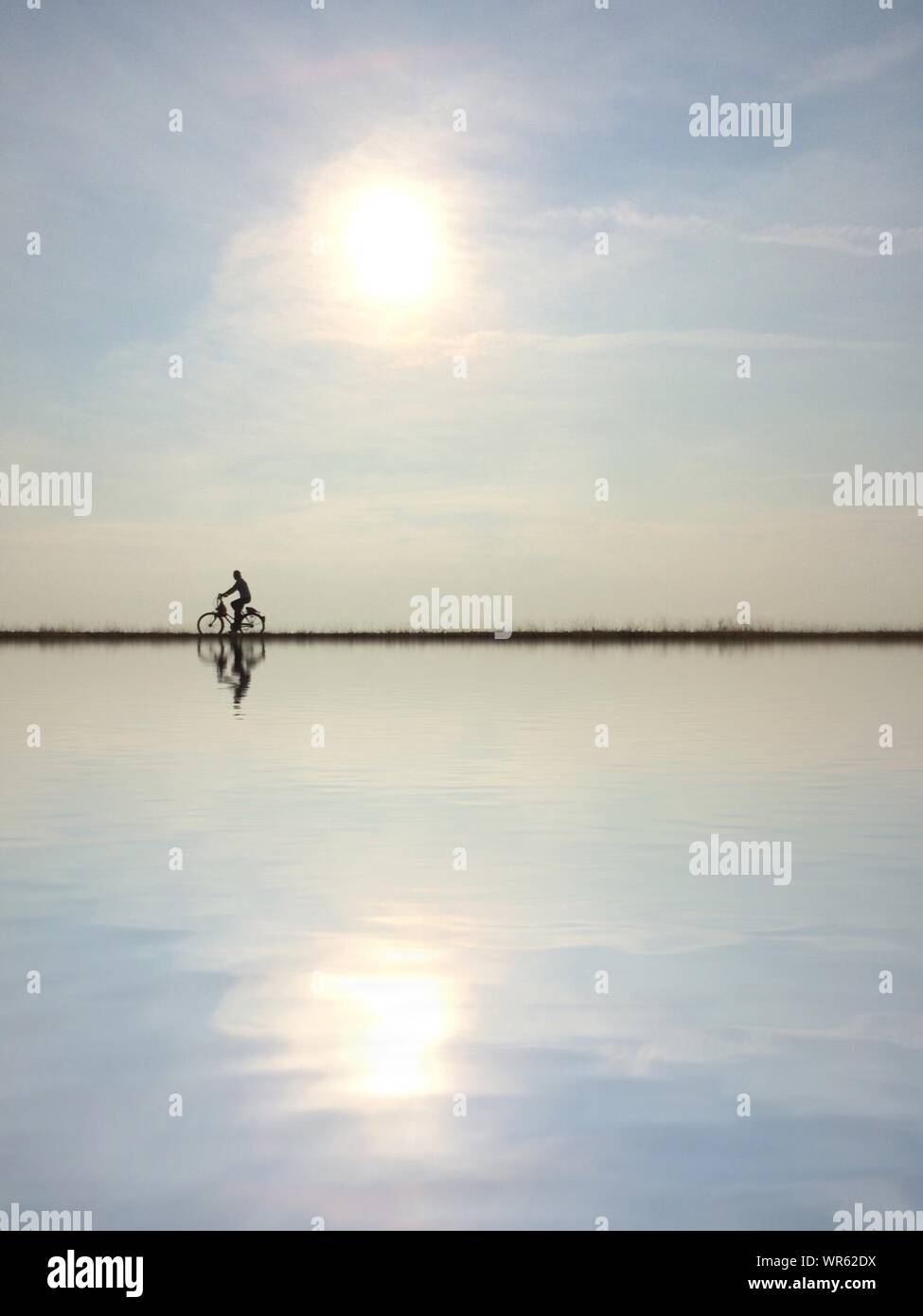 Bicycle and lake hi-res stock photography and images - Alamy