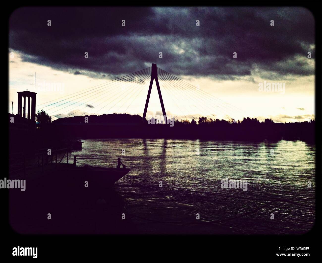 Suspension bridge silhouette hi-res stock photography and images - Alamy