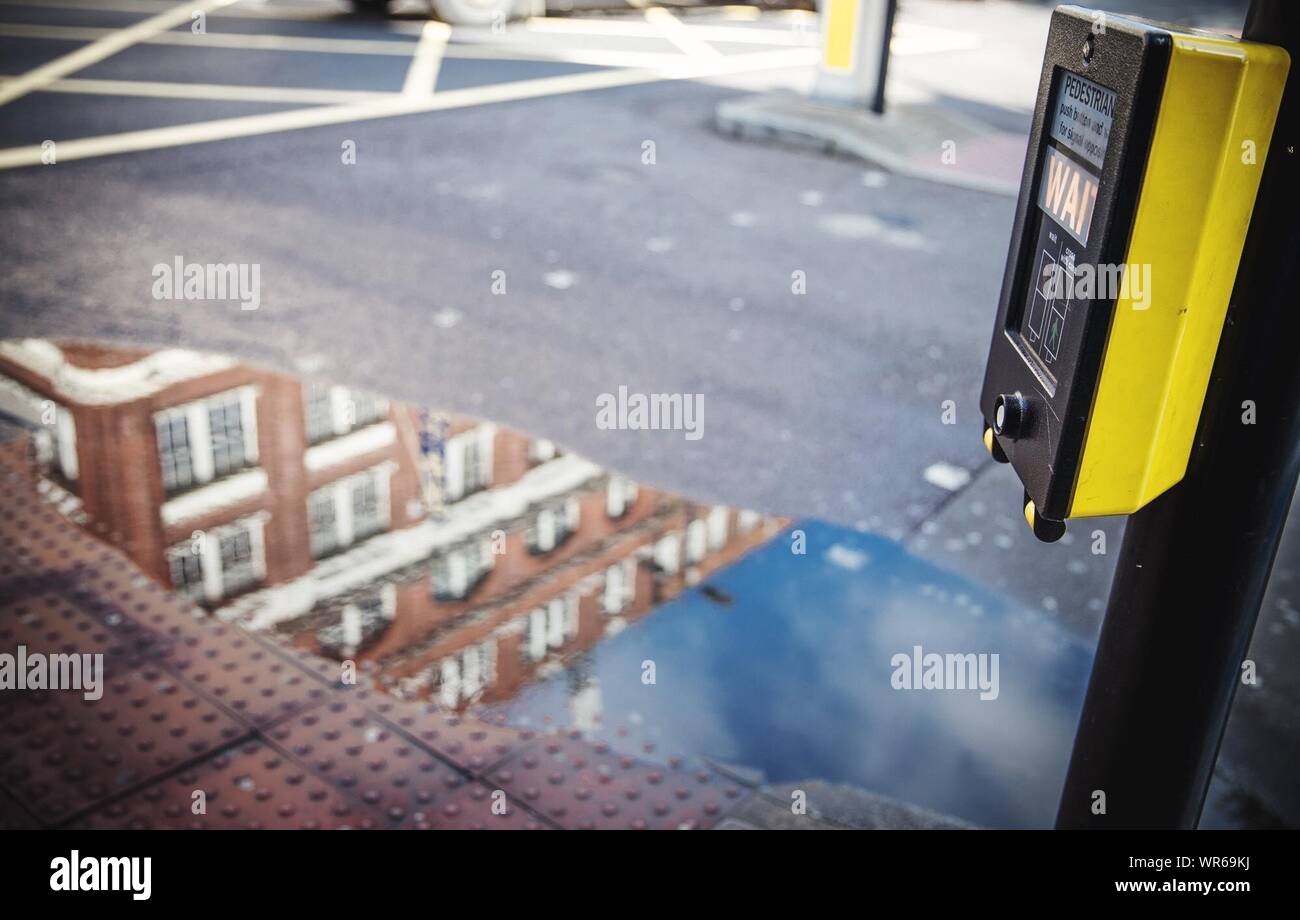 Pedestrian crossing wait sign hi-res stock photography and images - Alamy