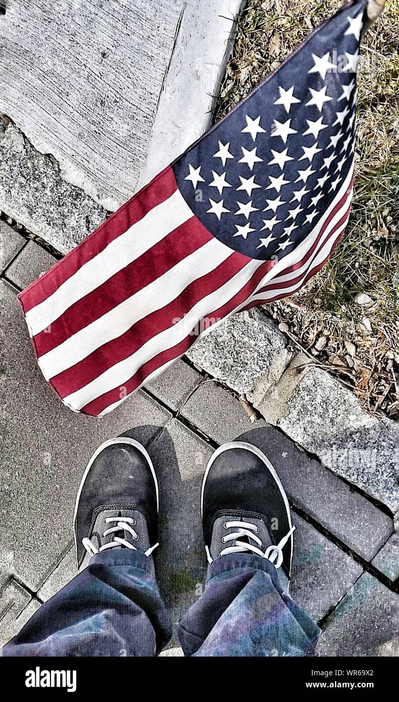 Human leg front hi-res stock photography and images - Alamy