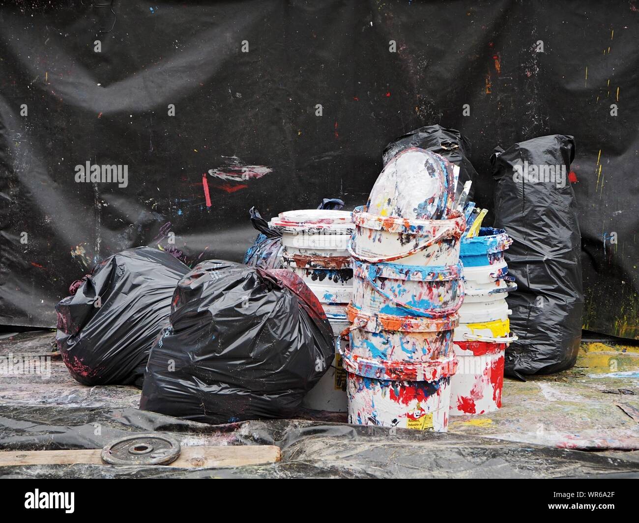 Bucket stack hi-res stock photography and images - Alamy