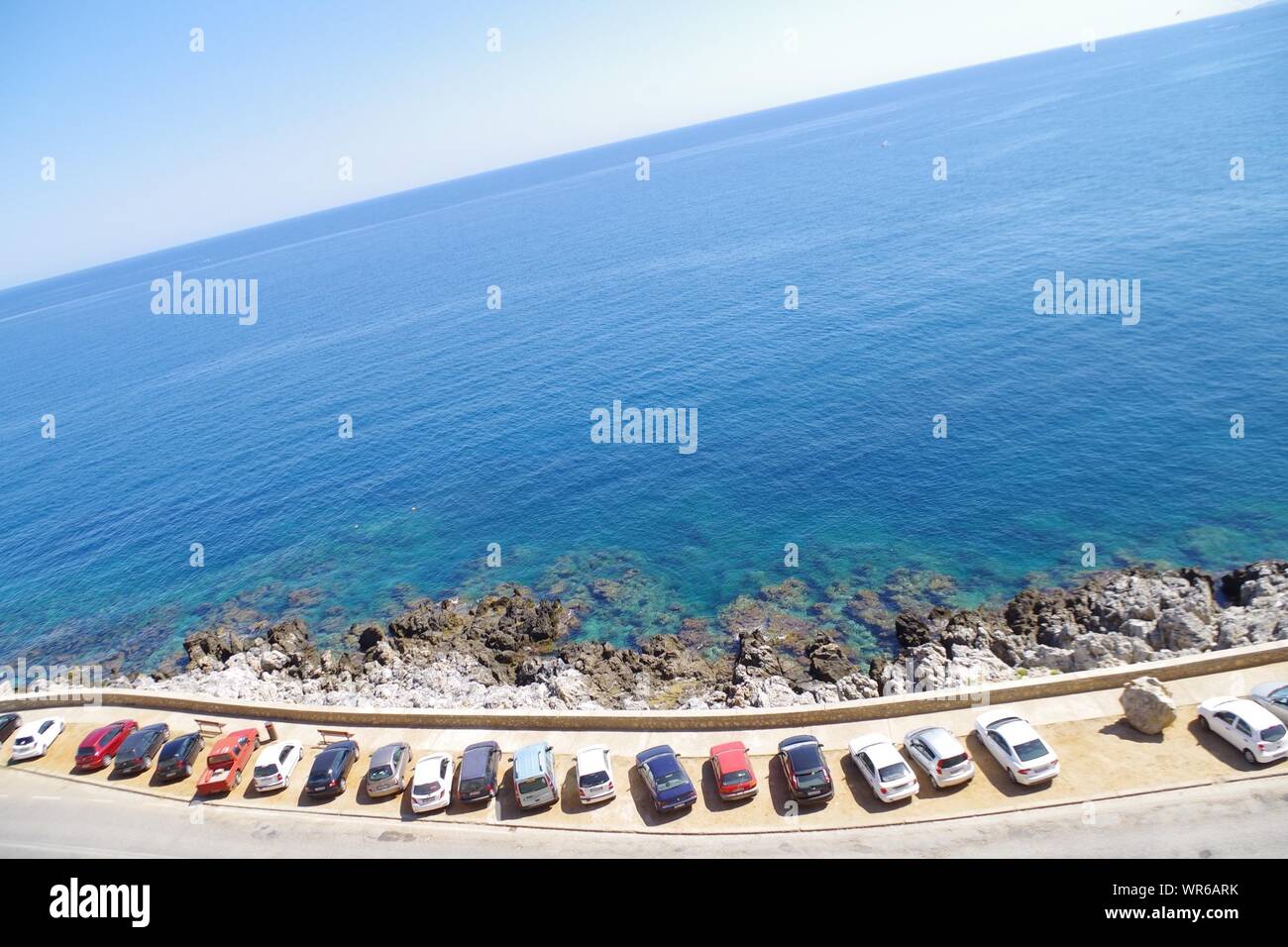Car parked by sea hi-res stock photography and images - Alamy
