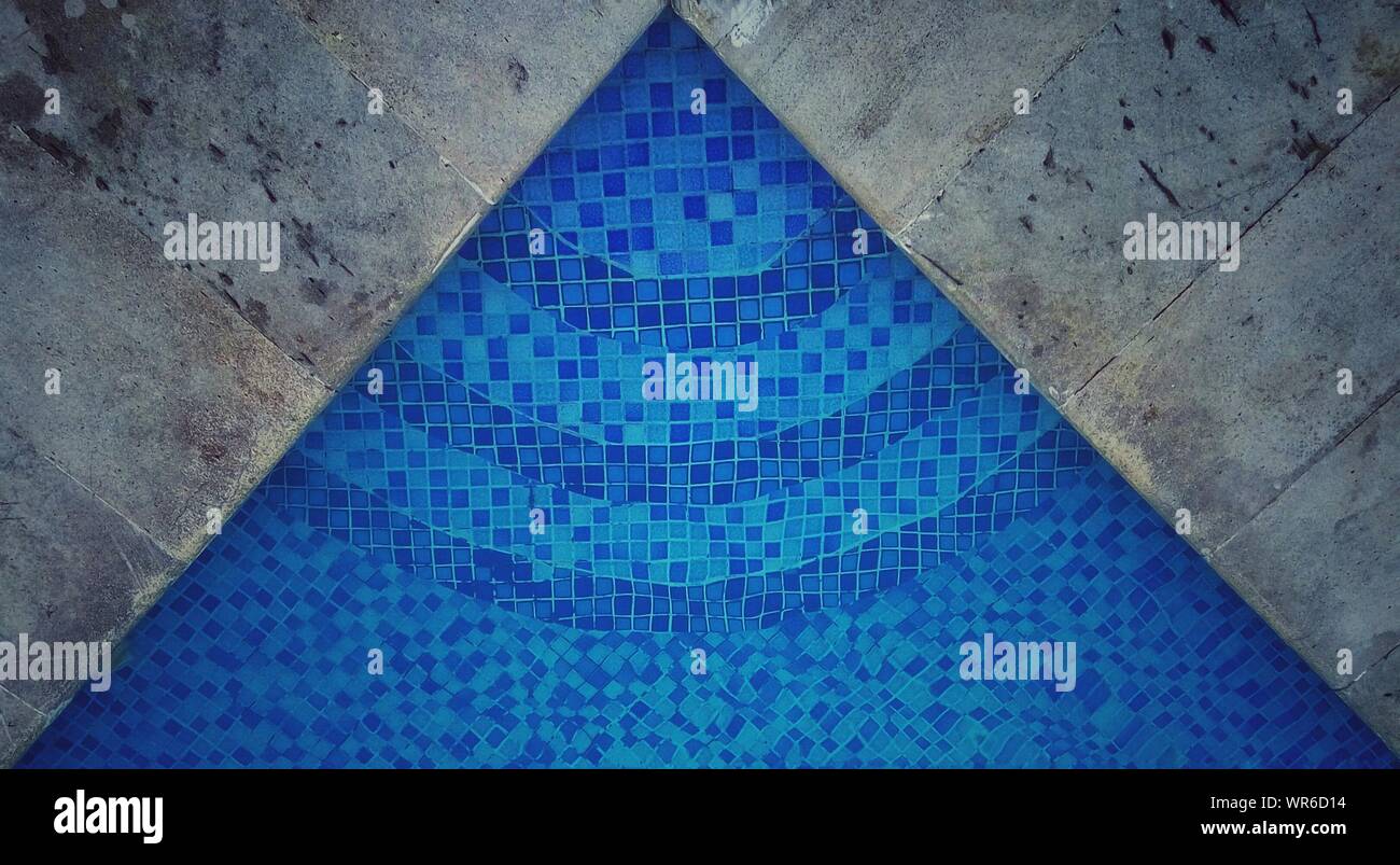 Corner swimming pool hi-res stock photography and images - Alamy