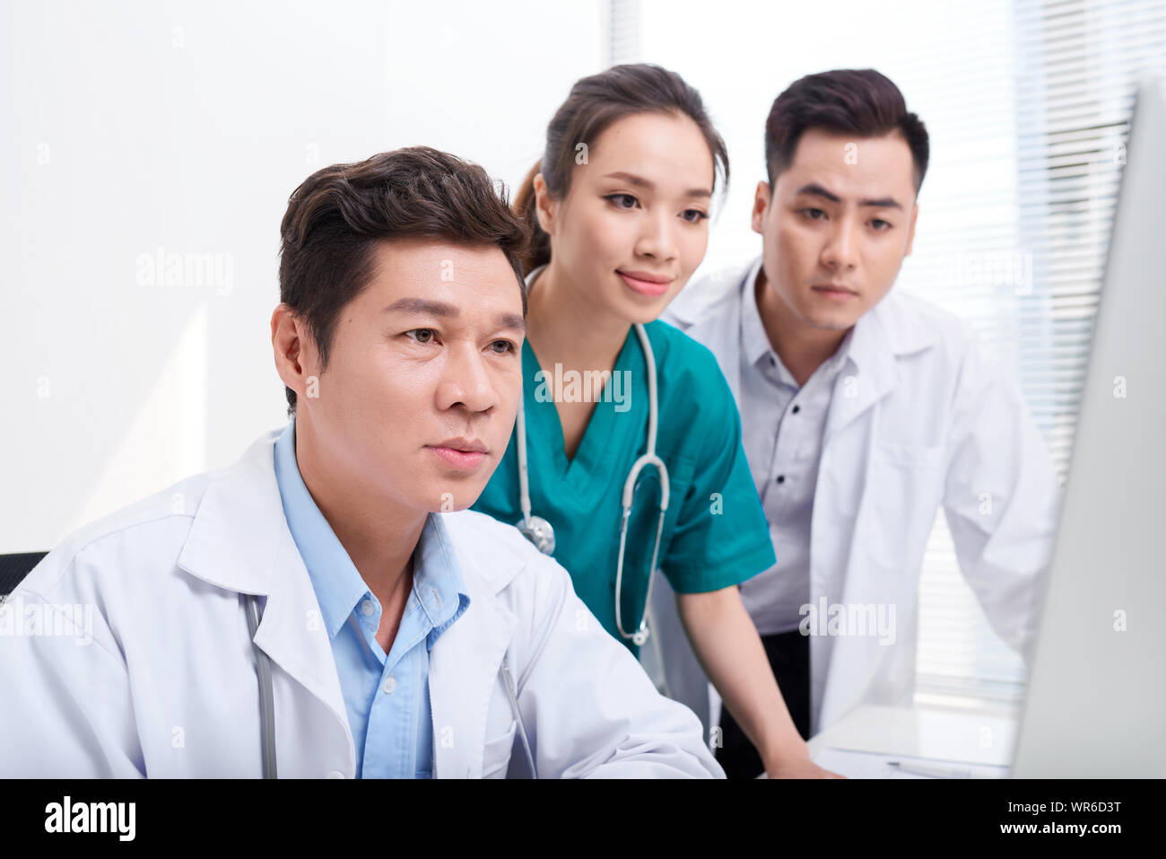 Healthcare report discussion hi-res stock photography and images - Alamy