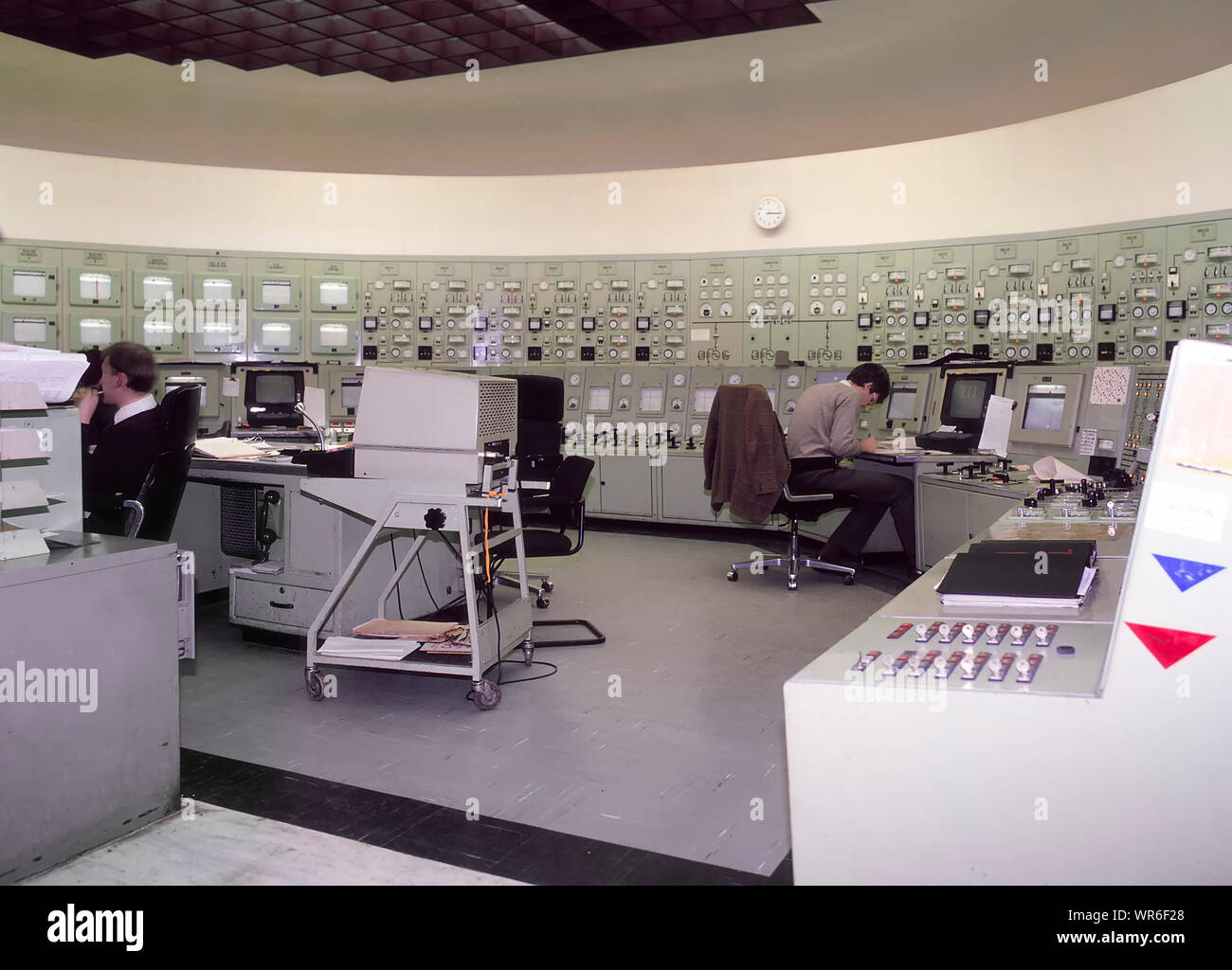 The bradwell nuclear power station in bradwell on sea in essex hi-res ...