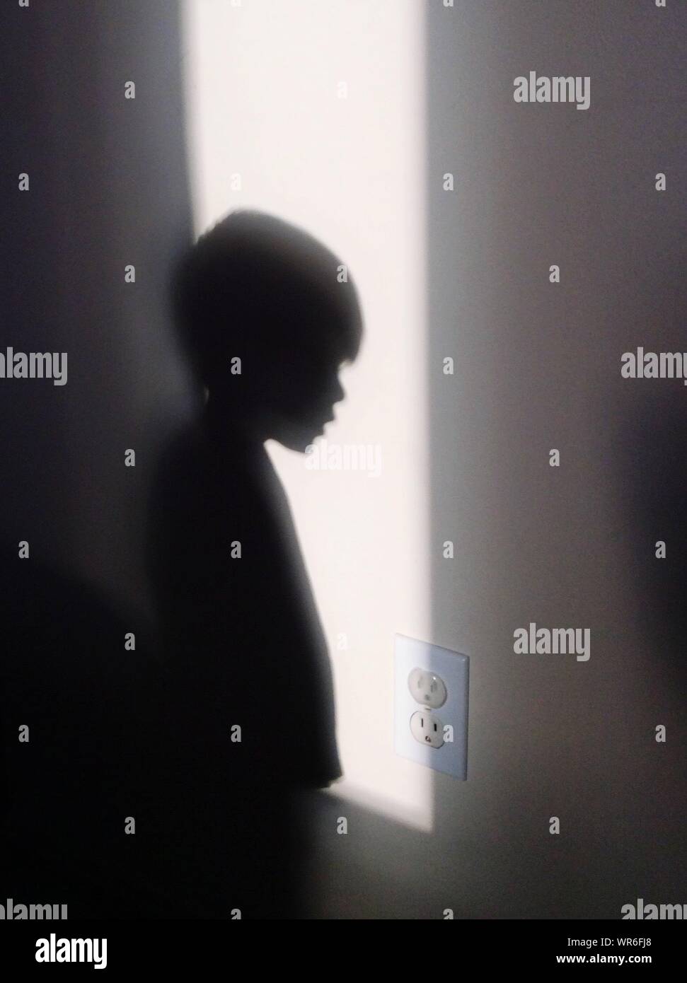 Boy wall standing shadow hi-res stock photography and images - Alamy