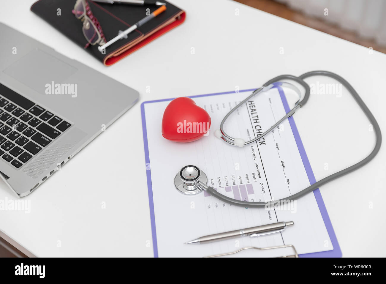 Healthcare and medical concept, Doctor explain symptoms and medical ...