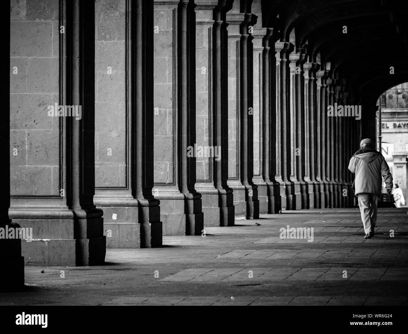 Walking columns hi-res stock photography and images - Alamy