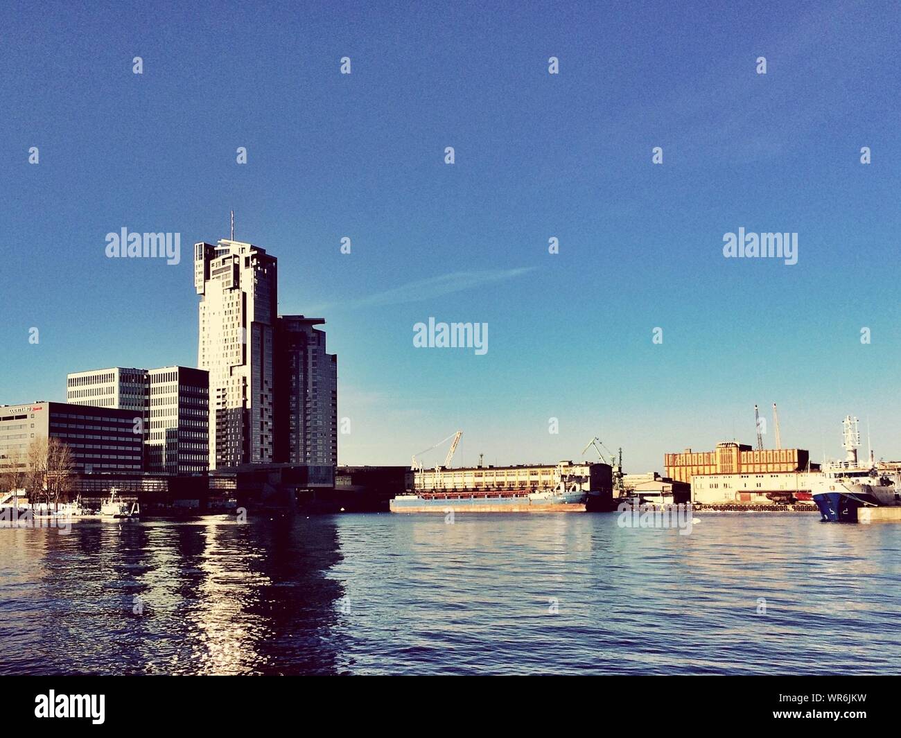 Modern city dock hi-res stock photography and images - Alamy