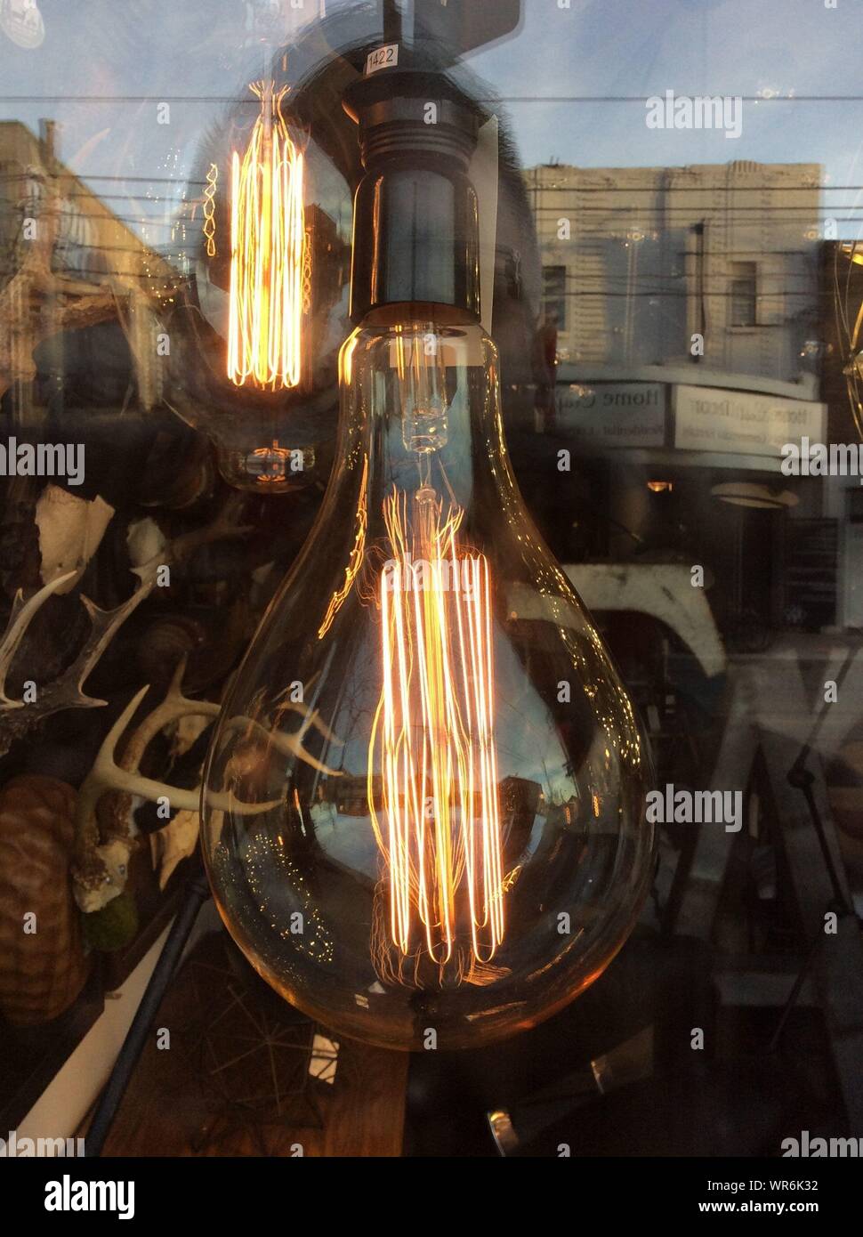 Vintage bulb hi-res stock photography and images - Alamy