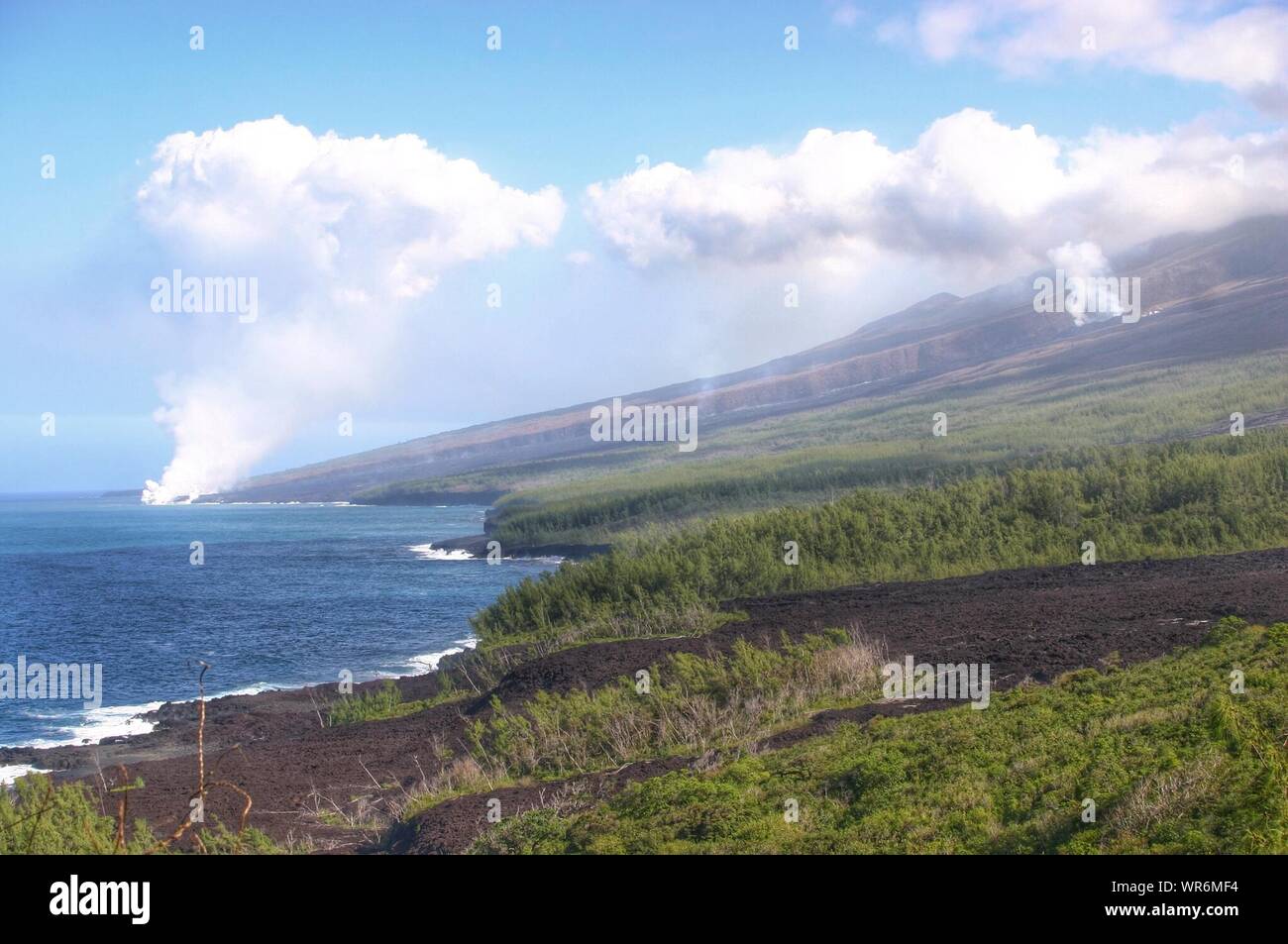 Volcano Plume Of Smoke High Resolution Stock Photography and Images - Alamy