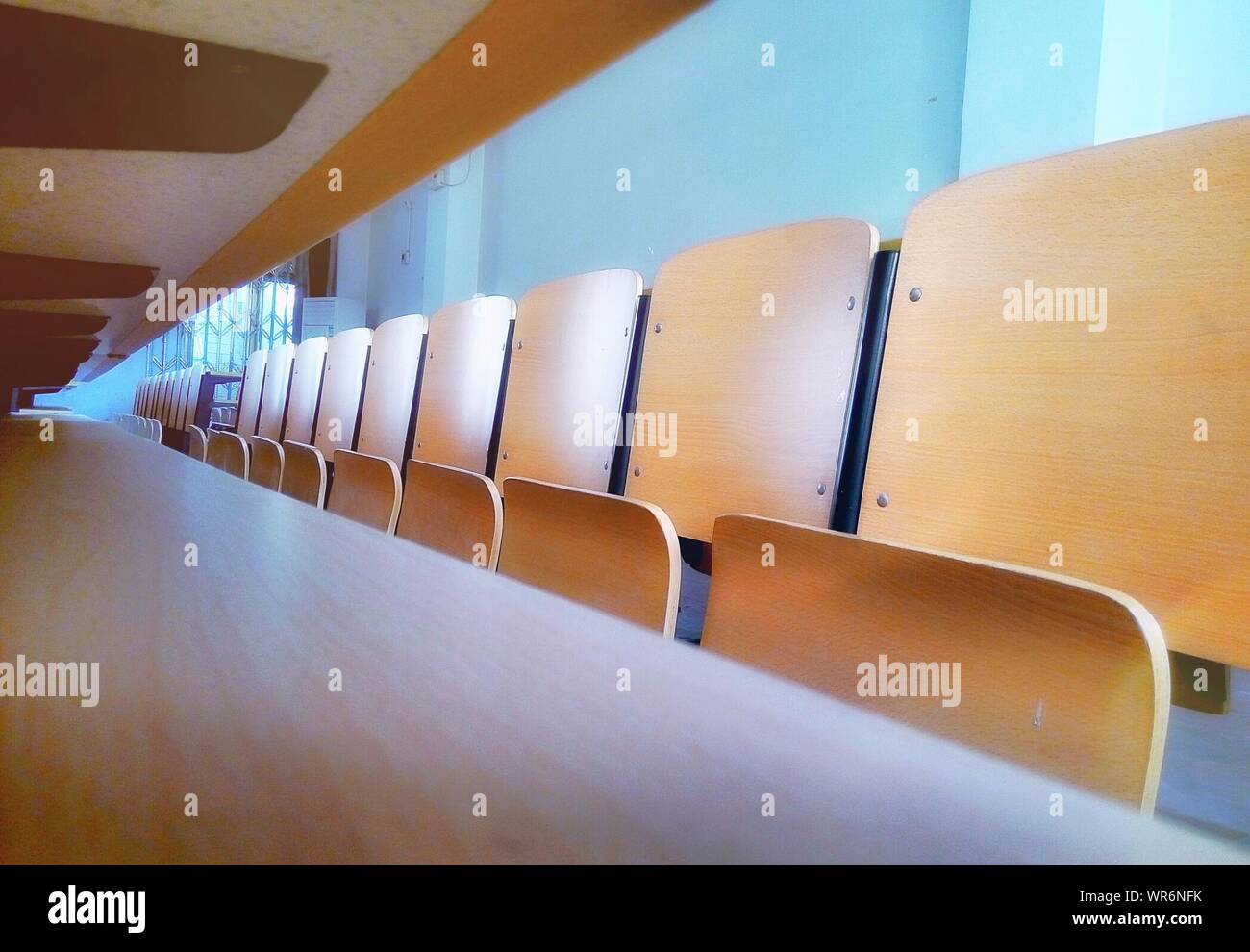Empty classroom desk hi-res stock photography and images - Alamy