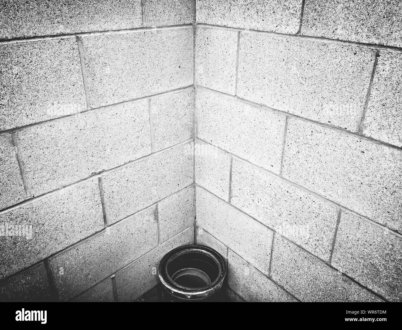 Corner garbage can hi-res stock photography and images - Alamy