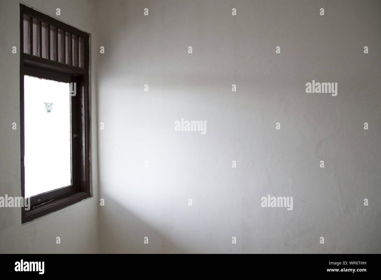 White frame structure hi-res stock photography and images - Alamy