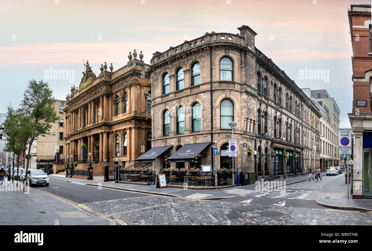 Street in cathedral quarter belfast hi-res stock photography and images ...