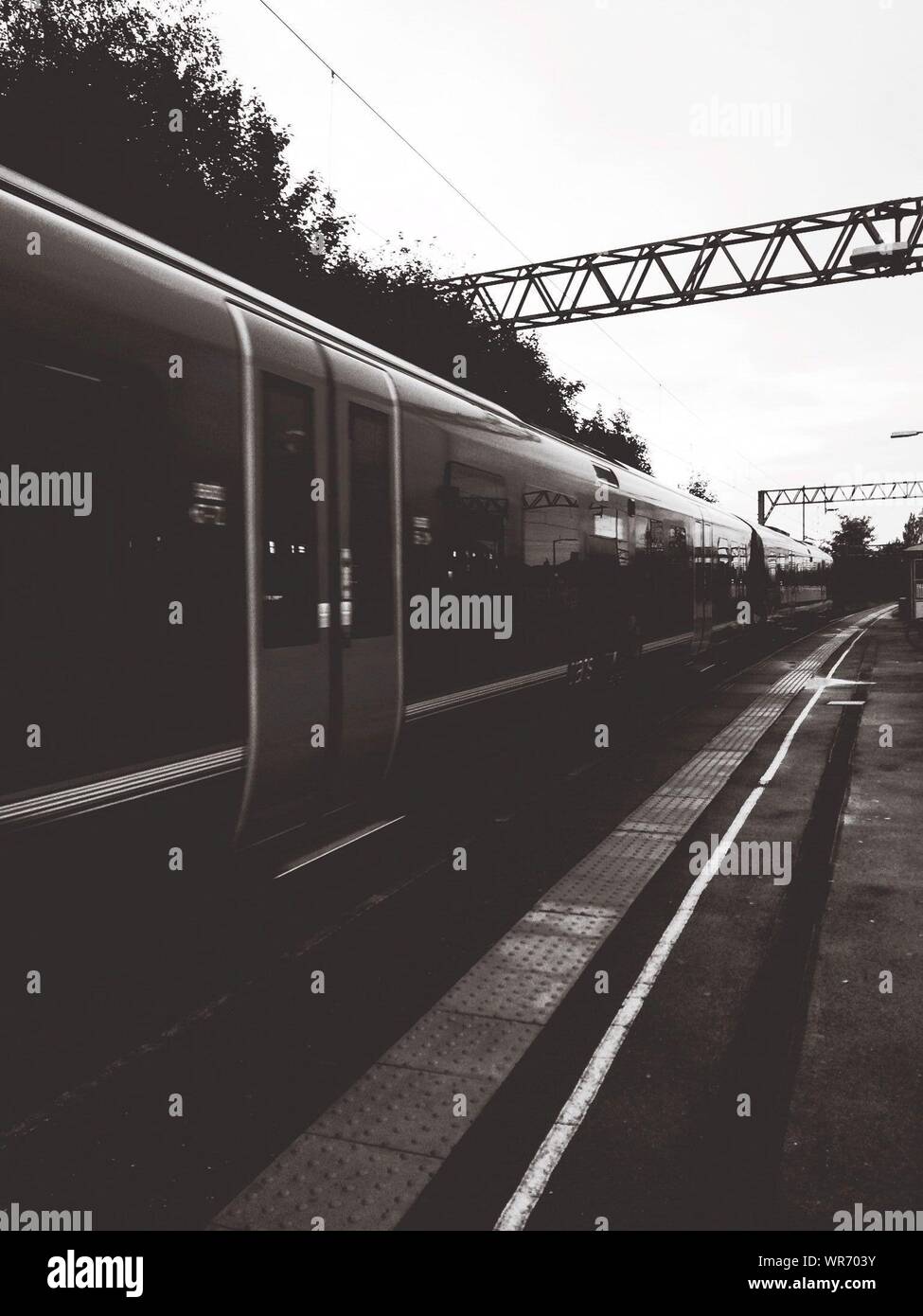 Train arriving arrival platform hi-res stock photography and images - Alamy
