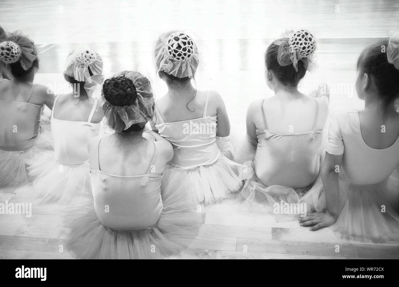 Girls and ballet hi-res stock photography and images - Alamy