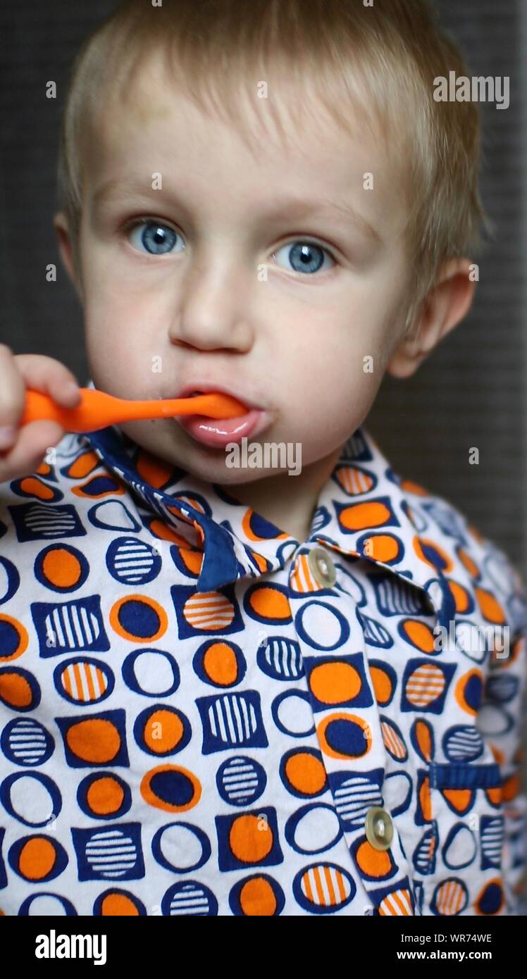 Boy brushing teeth hi-res stock photography and images - Alamy
