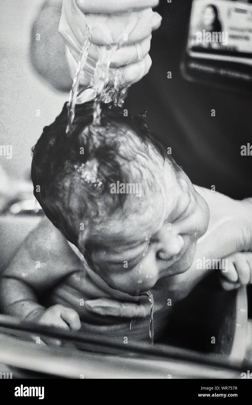 Bathing the baby hi-res stock photography and images - Alamy