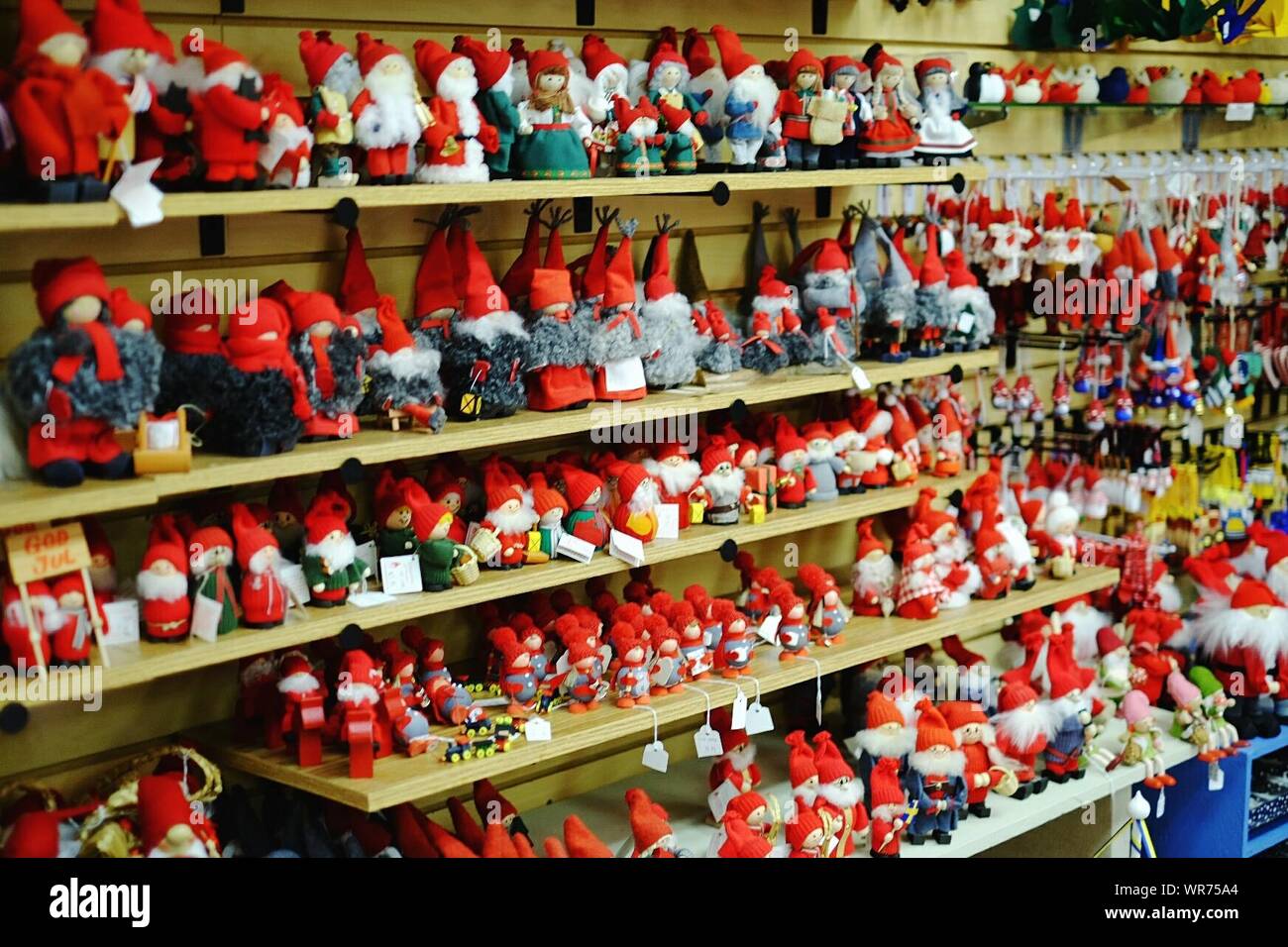 Displayed gifts hi-res stock photography and images - Alamy