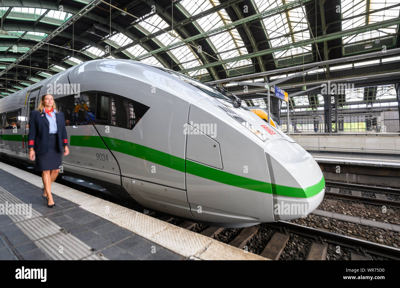 Trajectory Rail High Resolution Stock Photography and Images - Alamy