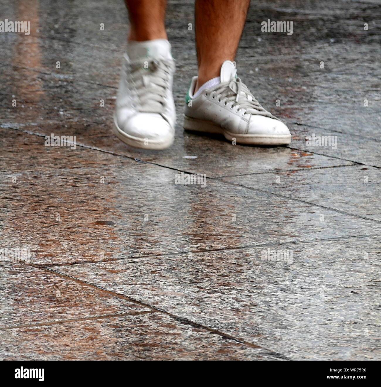 Wet stone pavement hi-res stock photography and images - Alamy