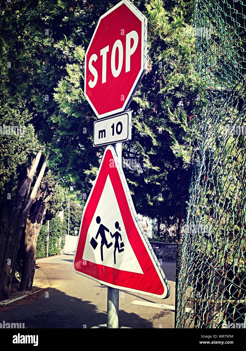 School zone sign hi-res stock photography and images - Alamy