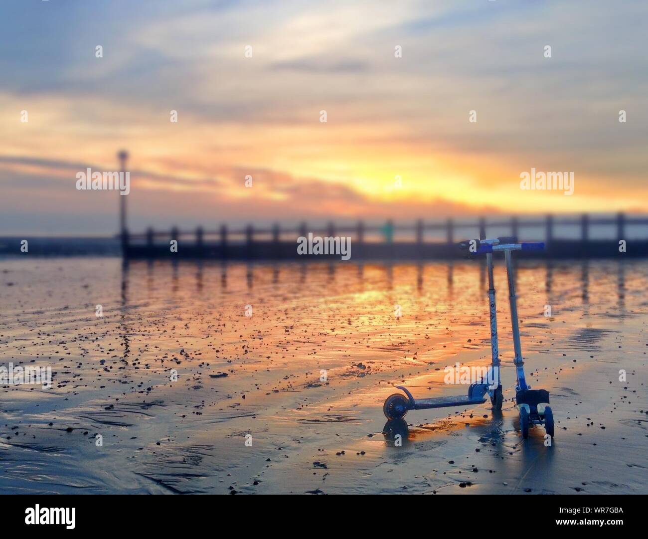 Empty plane hi-res stock photography and images - Alamy