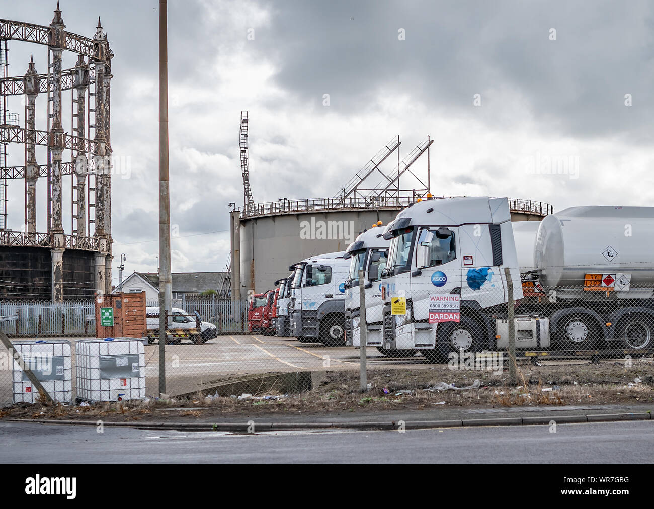Parked lorries hi-res stock photography and images - Alamy