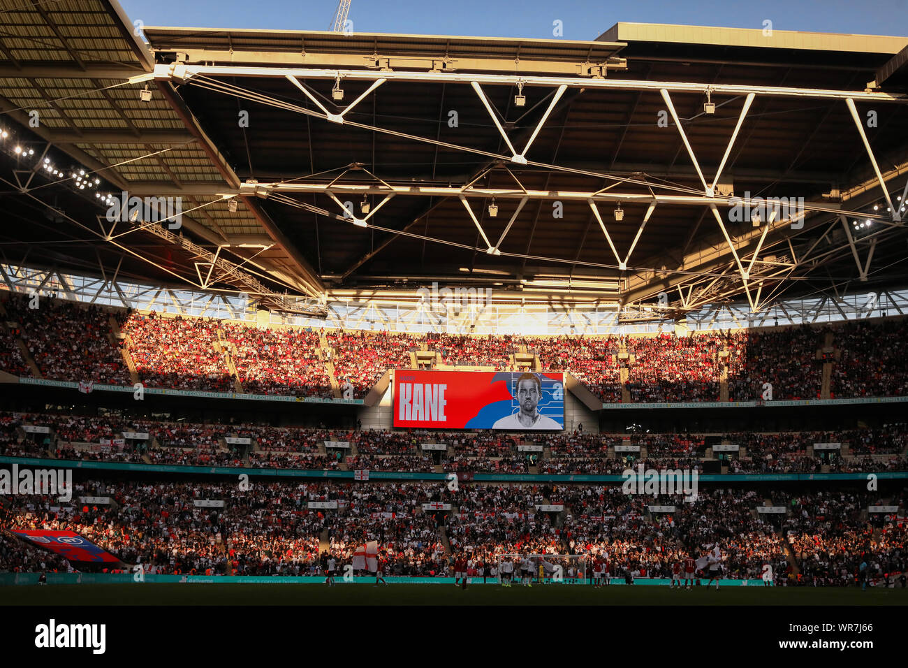 The giant screen at wembley stadium hi-res stock photography and images ...