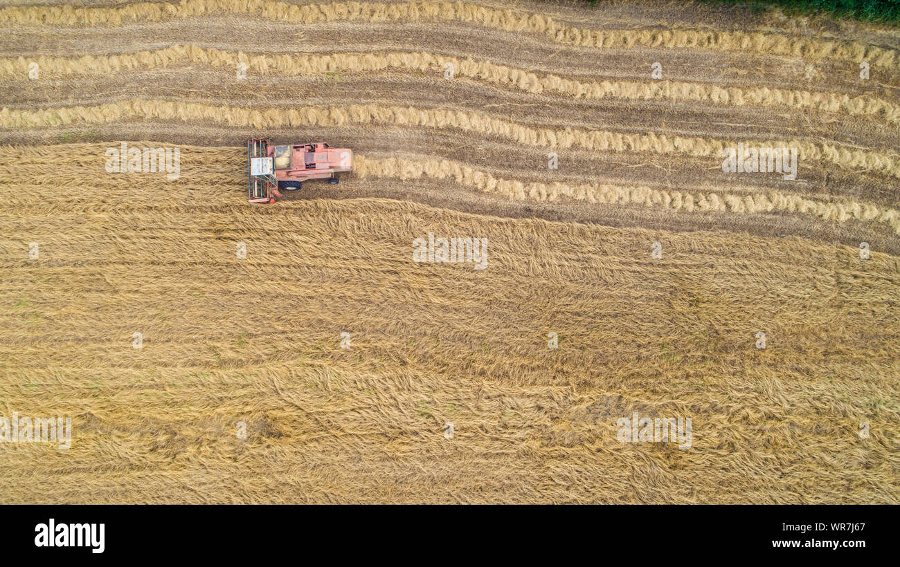 Threshing machine drawing hi-res stock photography and images - Alamy