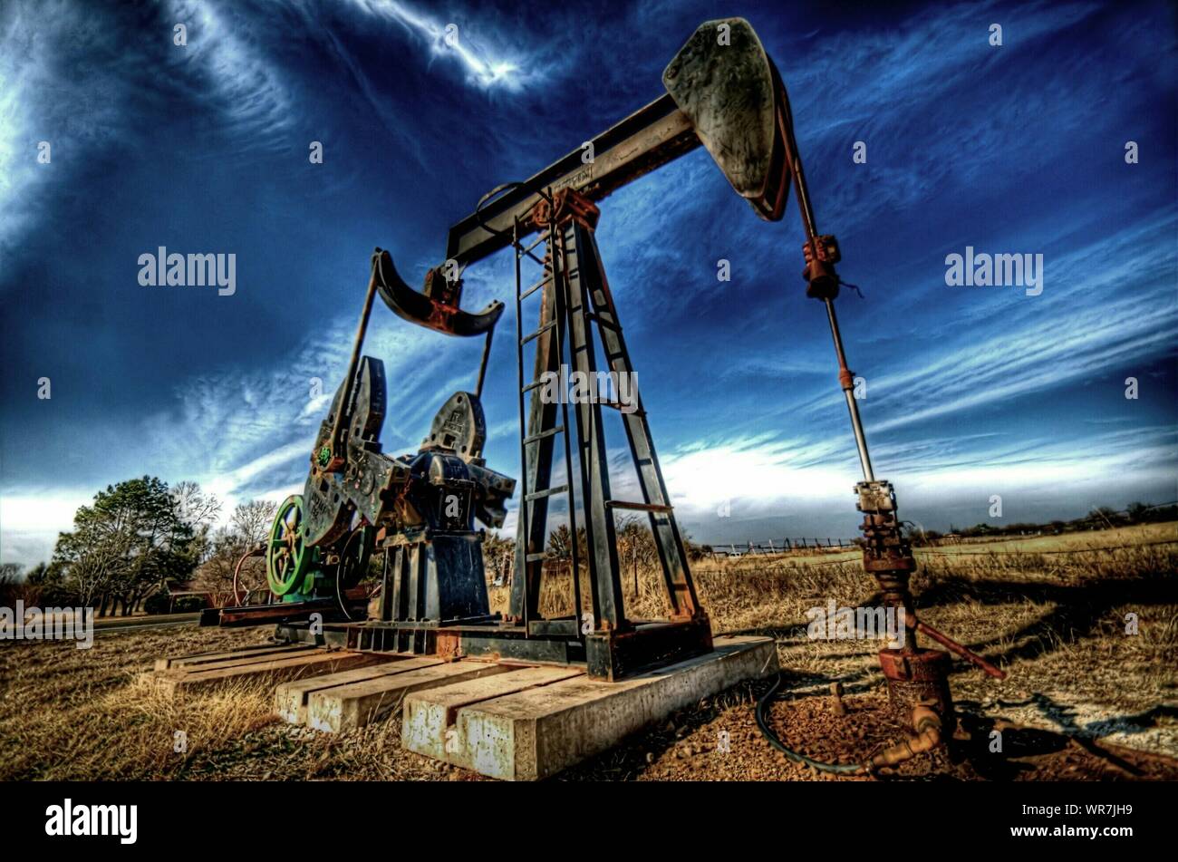 Heavy crude hi-res stock photography and images - Alamy