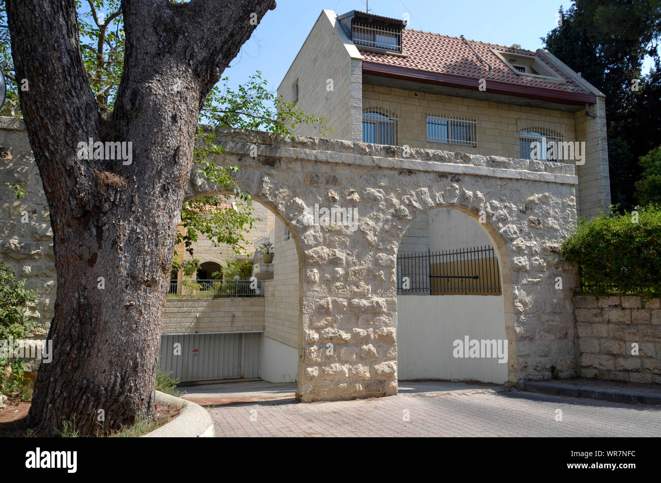 Jerusalem street scene hi-res stock photography and images - Alamy