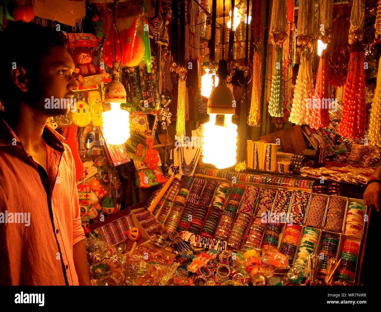 Bangle market hi-res stock photography and images - Alamy