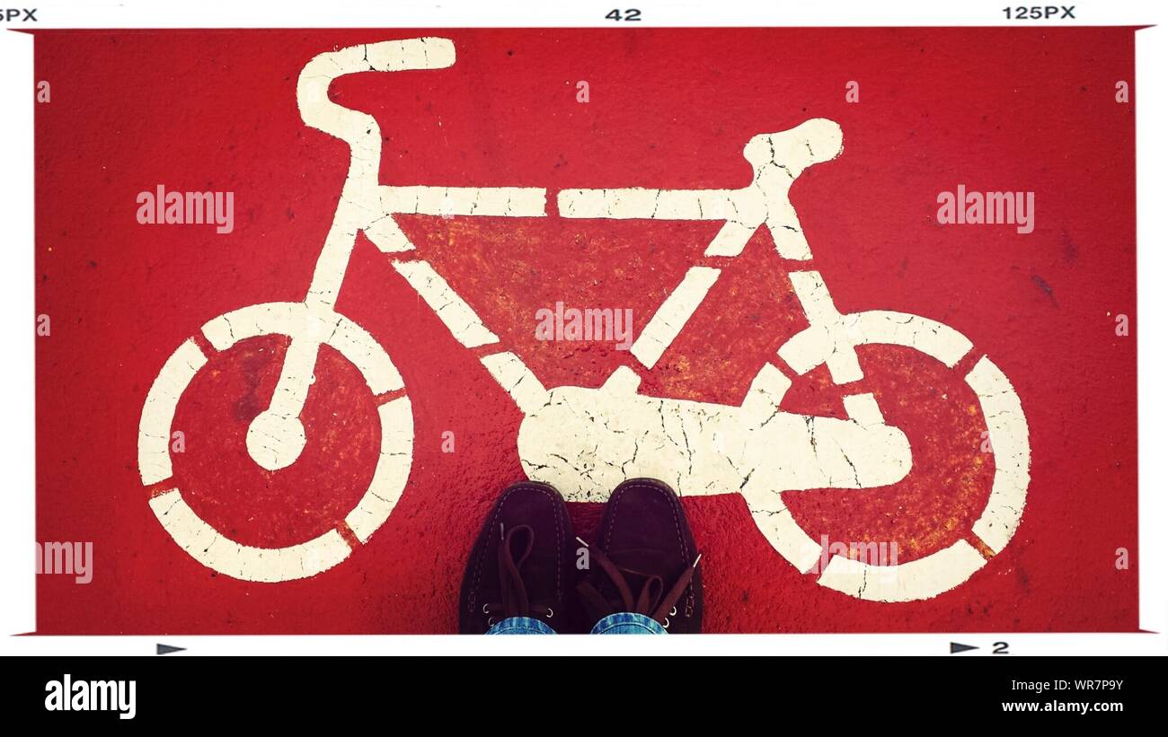 Standing color cycle hi-res stock photography and images - Alamy