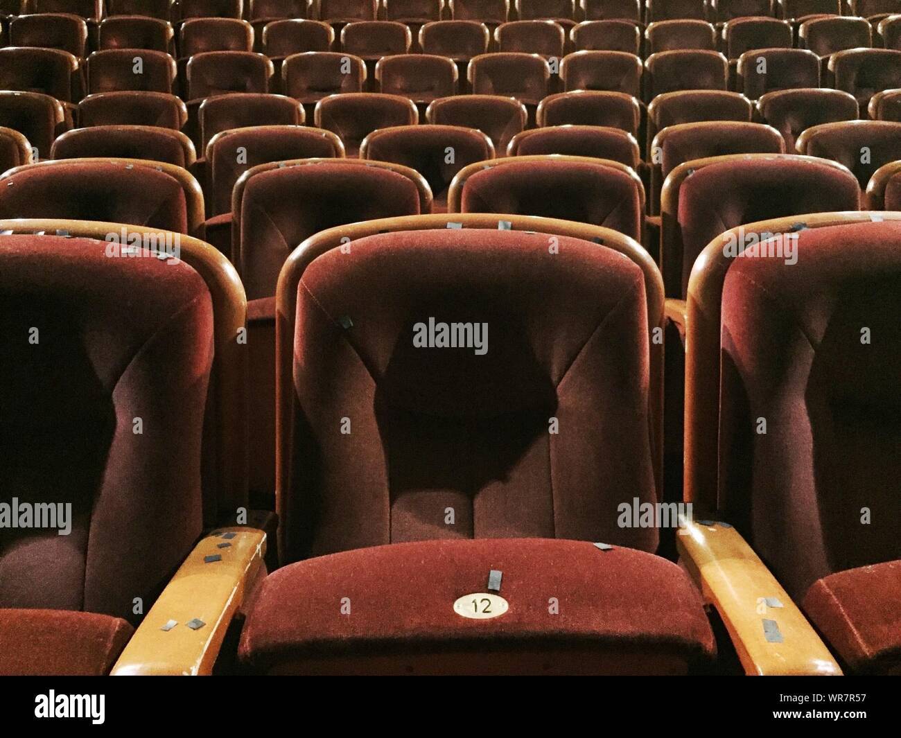 Empty seats theatre hi-res stock photography and images - Alamy