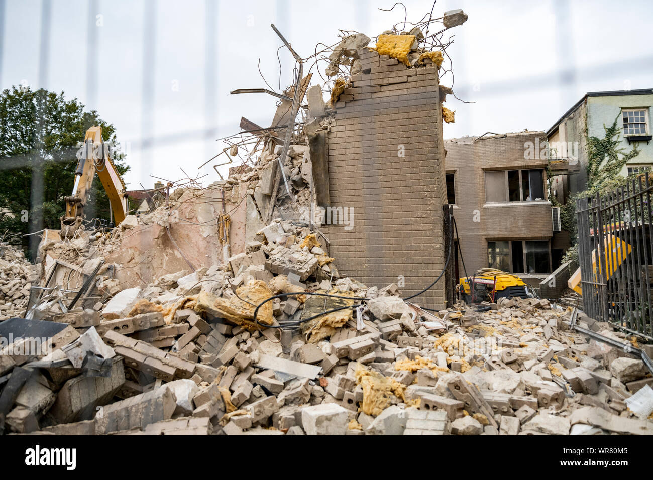 Building being demolished. Oxford, UK -31/08/19: Demolition site ...