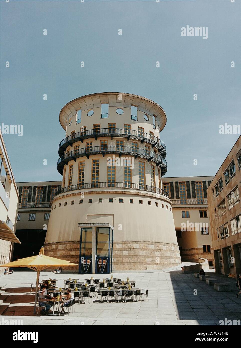 Empty facade hi-res stock photography and images - Alamy