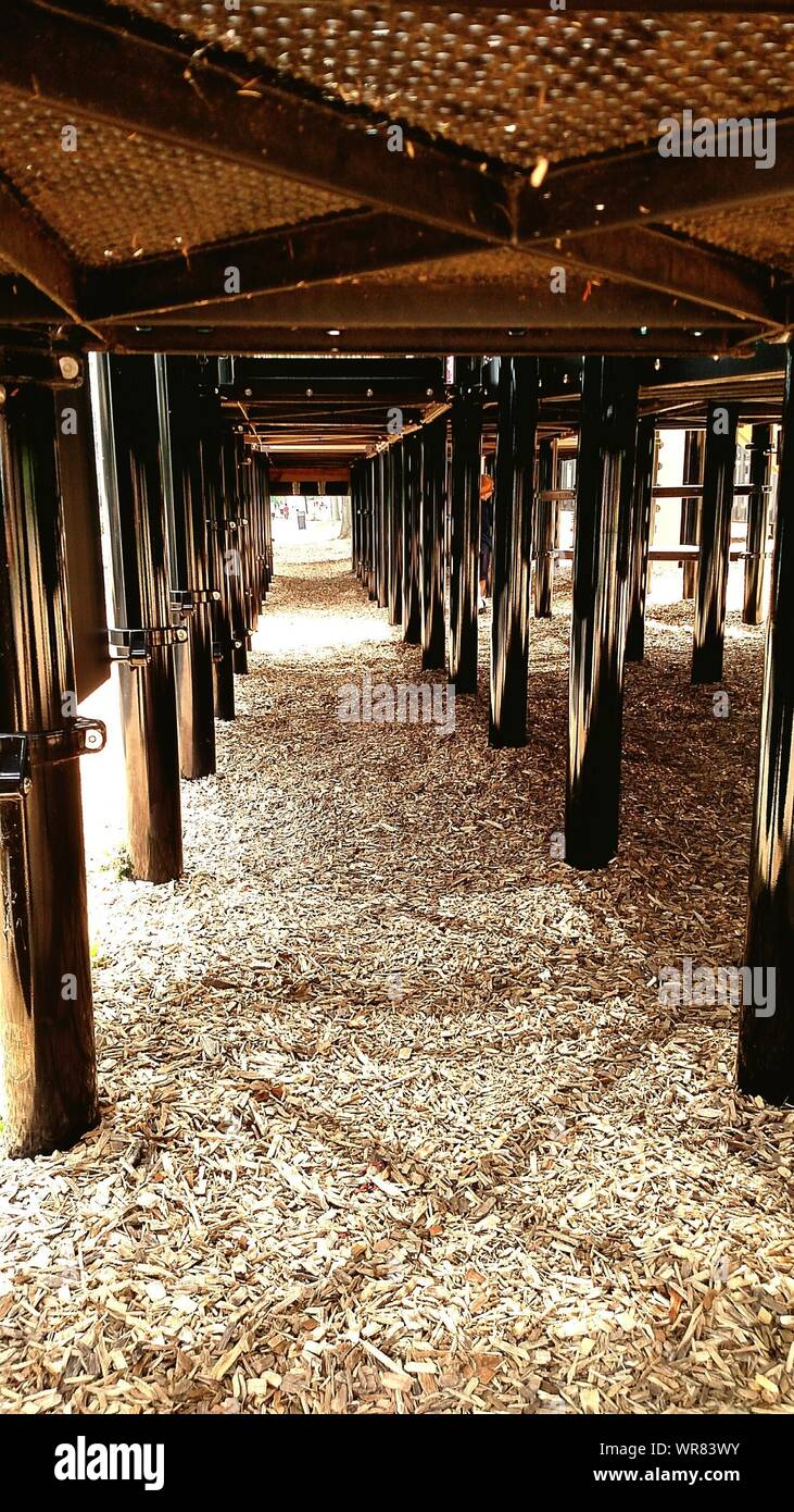 Silver columns hi-res stock photography and images - Alamy