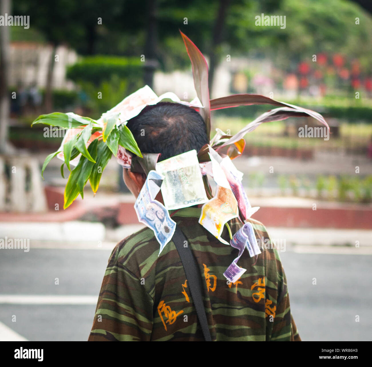 Man wearing wreath hi-res stock photography and images - Alamy