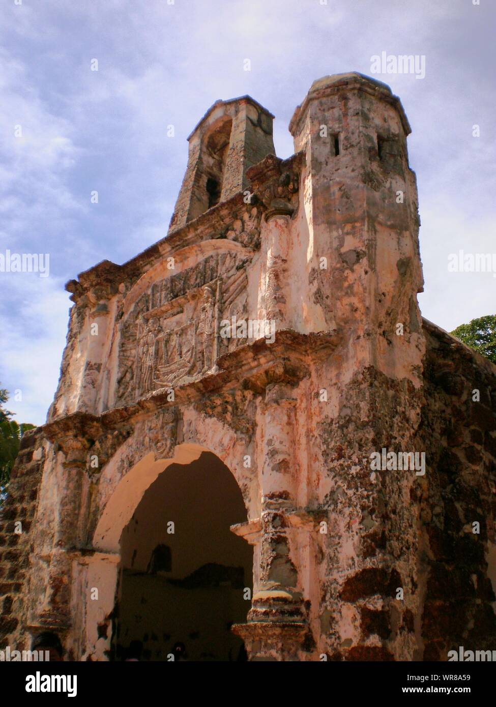 Old arch building hi-res stock photography and images - Alamy