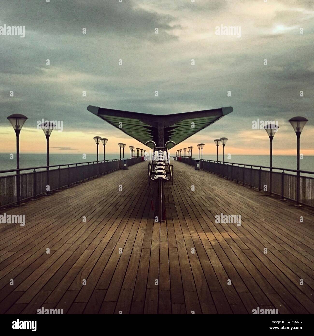 Long posts hi-res stock photography and images - Alamy