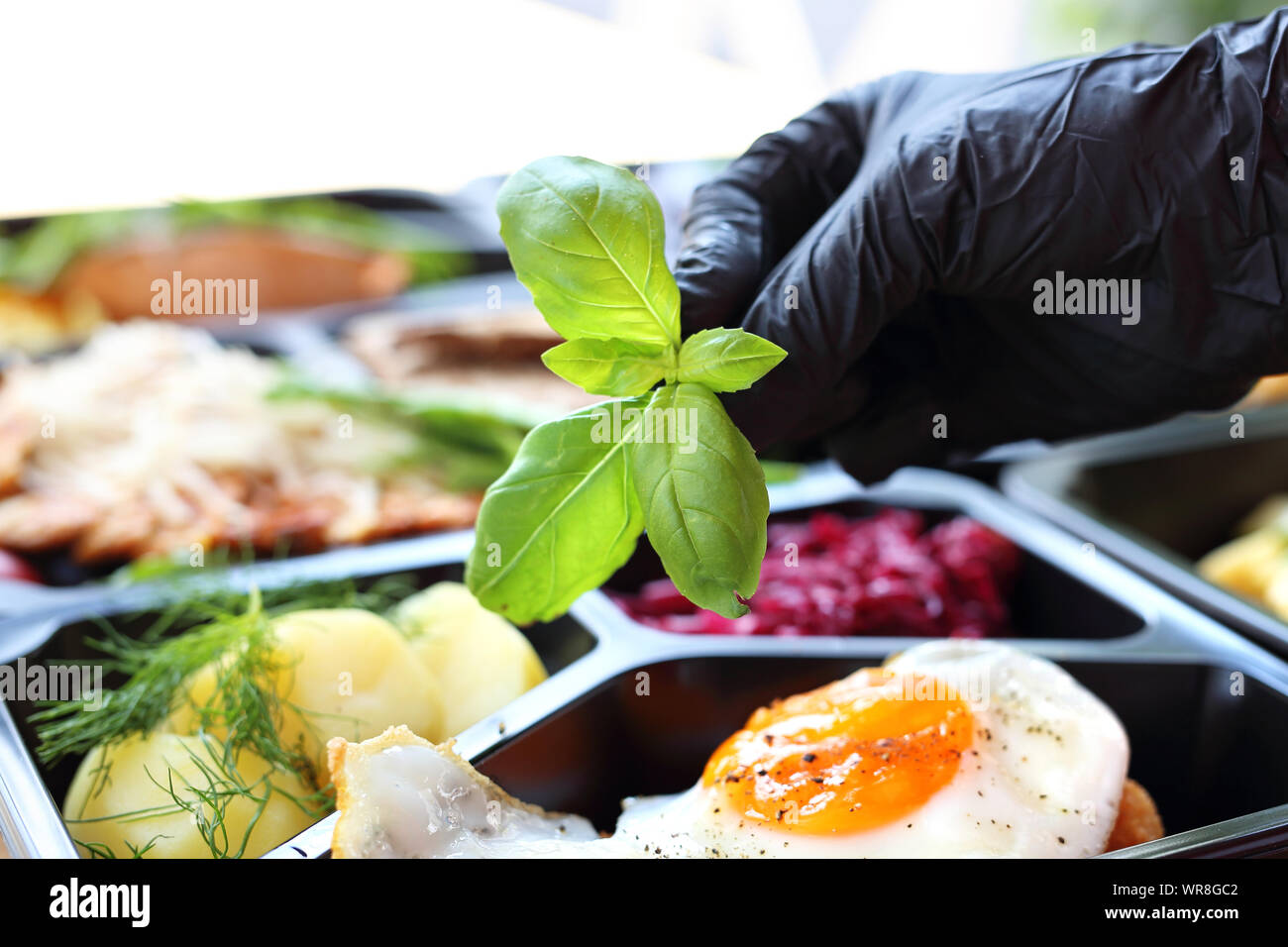 Food box delivery doorstep hi-res stock photography and images - Alamy