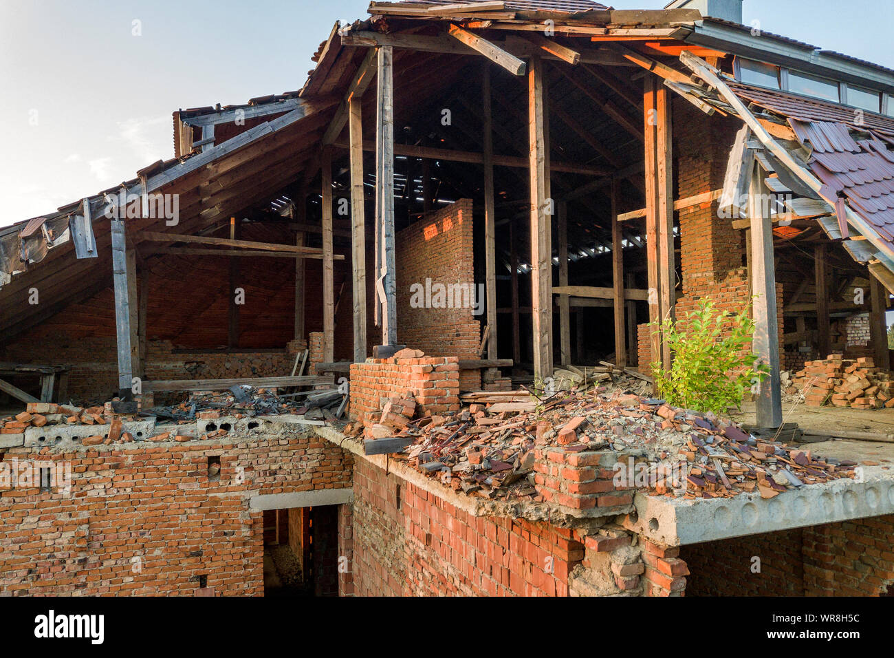 Old ruined building after earthquake. A collapsed brick house Stock ...