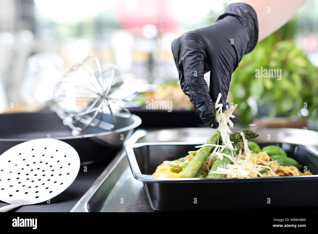 Take away food containers hi-res stock photography and images - Alamy