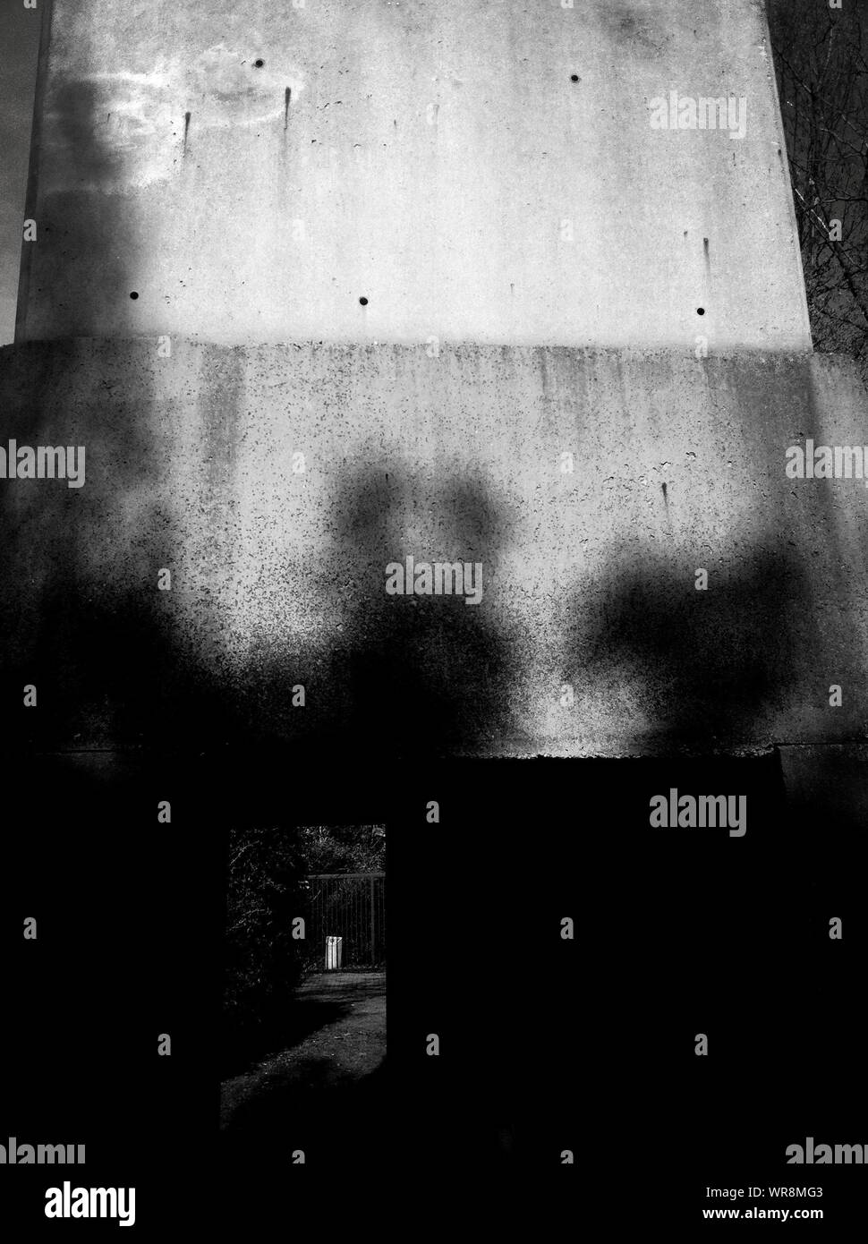 Shadowed wall hi-res stock photography and images - Alamy