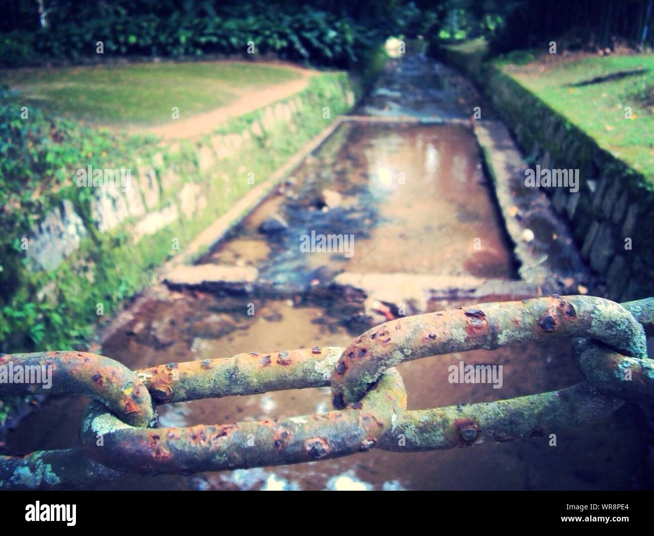 Old chain hi-res stock photography and images - Alamy