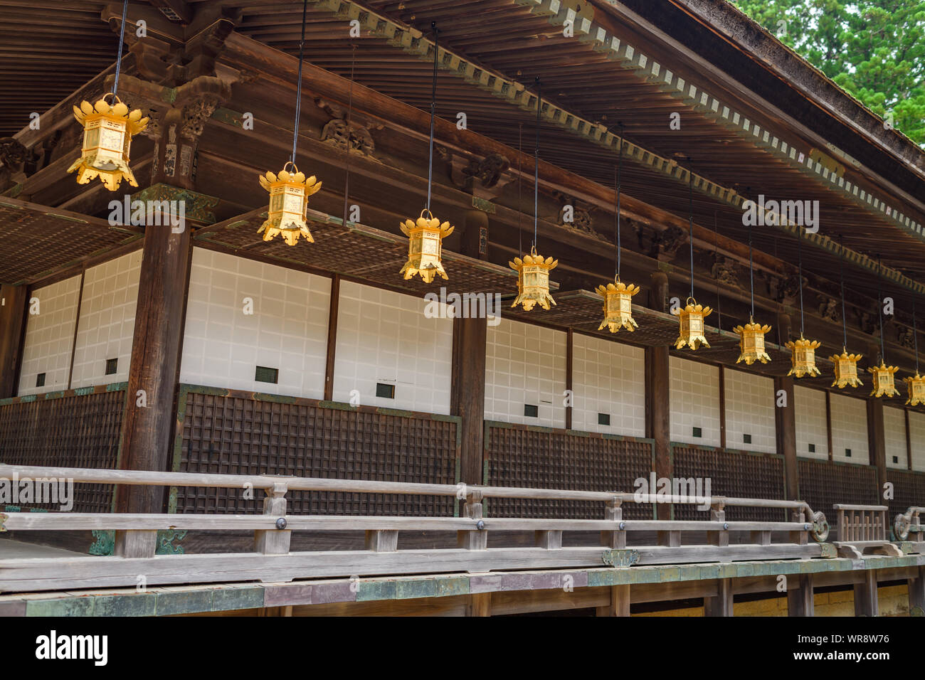 Lantern hall koyasan hi-res stock photography and images - Alamy