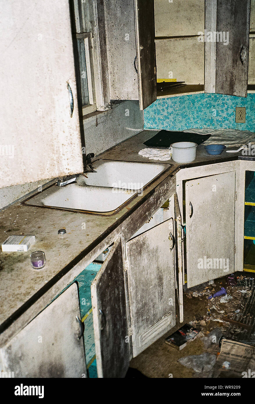 Run Down Kitchen High Resolution Stock Photography and Images - Alamy