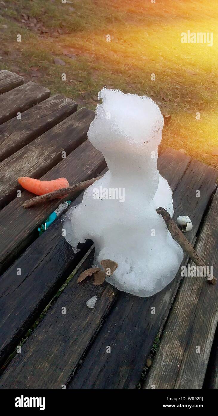 Snowman melting hi-res stock photography and images - Alamy